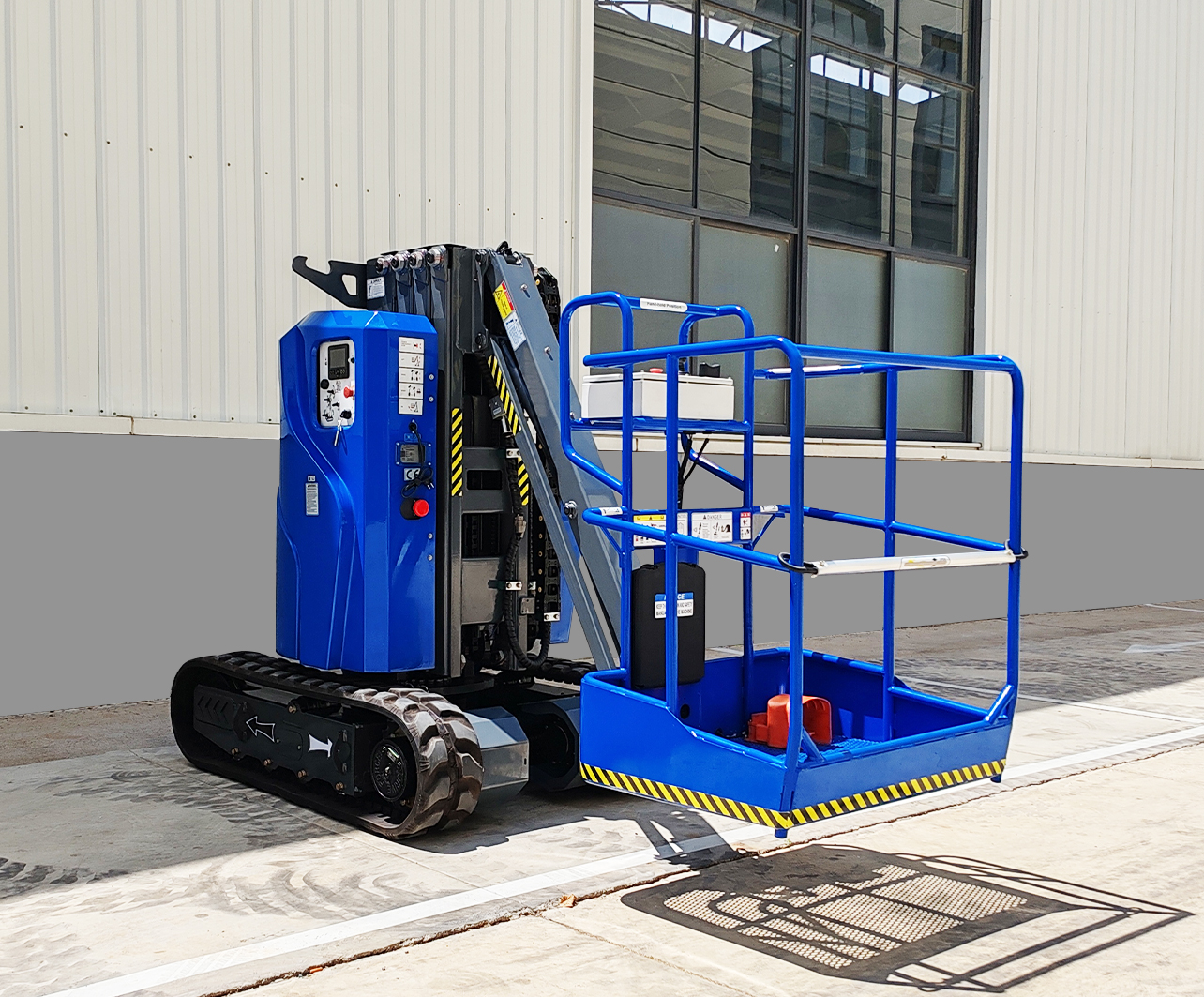Crawler-Style Vertical Mast Lift Hi9C | HYNEE